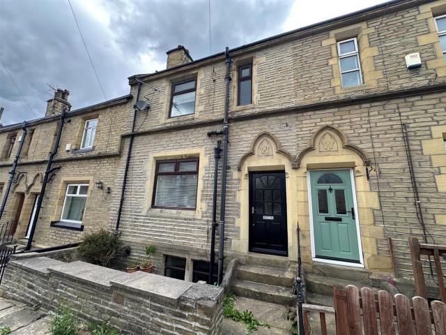 2 Bedroom Property For Rent Salisbury Place Akroyden, Halifax