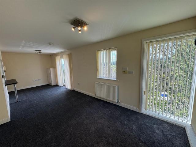 2 Bedroom Property For Rent West View Boothtown, Halifax