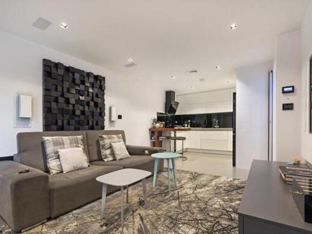 2 Bedroom Property For Sale In Central St Giles