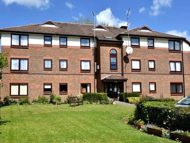 2 bedroom property for sale in Beken Court First Avenue WD25