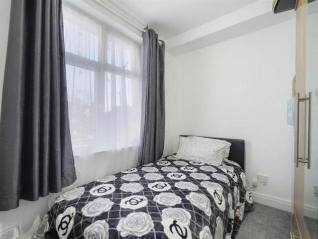 2 bedroom property for sale in Braemar Avenue, London, NW10