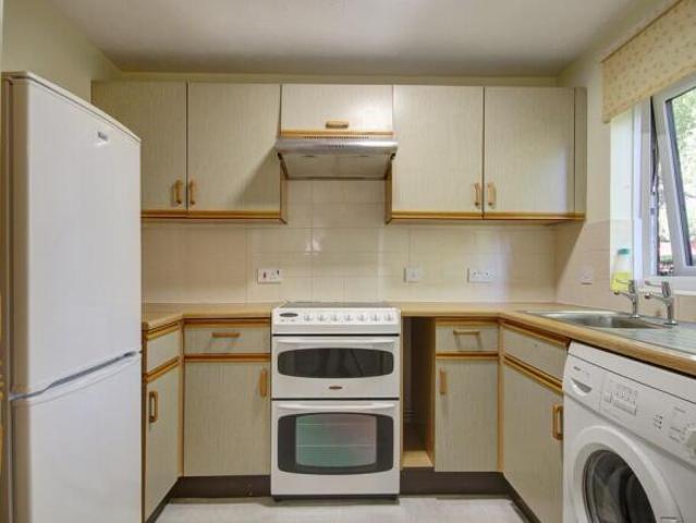 2 bedroom property for sale in First Avenue, Watford, WD25