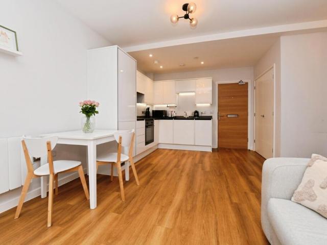 2 bedroom property for sale in Ingrave Road, Brentwood, Essex, CM15