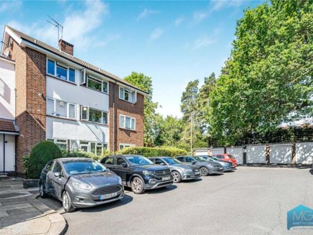 2 bedroom property for sale in Raymead, Tenterden Grove, Hendon, London, NW4