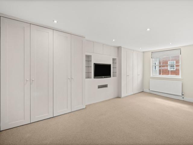 2 bedroom property in Crawford Street, W1H £2,900 pcm | Chestertons