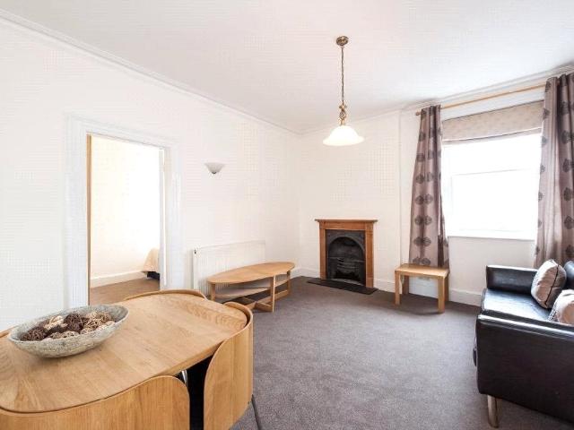 2 bedroom property in 84 Chiltern Street, Marylebone, London, W1U £2,900 pcm | Chestertons