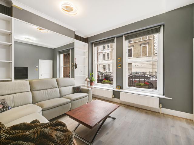 2 bedroom property in Courtfield Road, South Kensington, London, SW7 £3,500 pcm | Chestertons