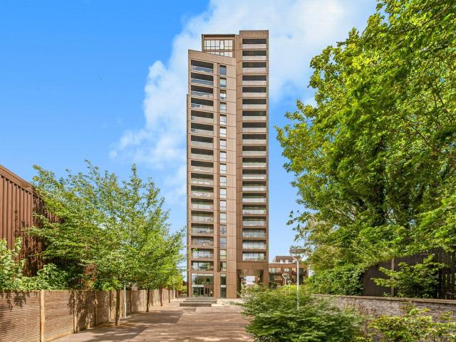 2 bedroom property in Cobalt Tower, Moulding Lane, London, London, SE14 £2,700 pcm | Chestertons