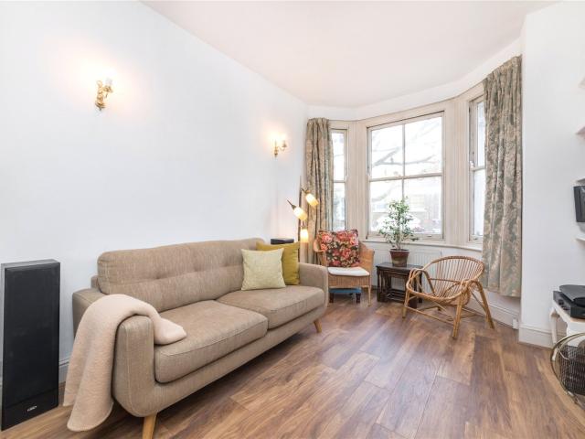 2 bedroom property in College Place, Camden, London, NW1 £2,700 pcm | Chestertons