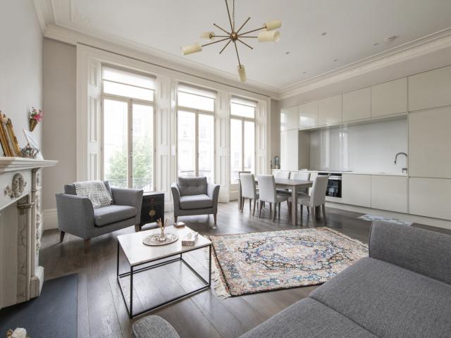 2 bedroom property in Collingham Place, Earls Court, London, SW5 £3,950 pcm | Chestertons