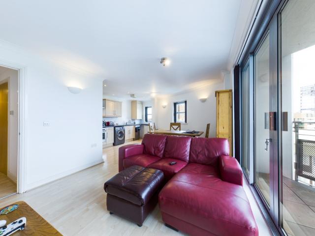 2 bedroom property in Concorde Way, London, SE16 £2,150 pcm | Chestertons