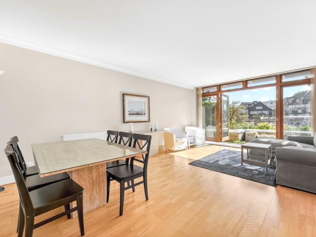 2 bedroom property in Cormorant Lodge, 10 Thomas More Street, London, E1W £3,450 pcm | Chestertons