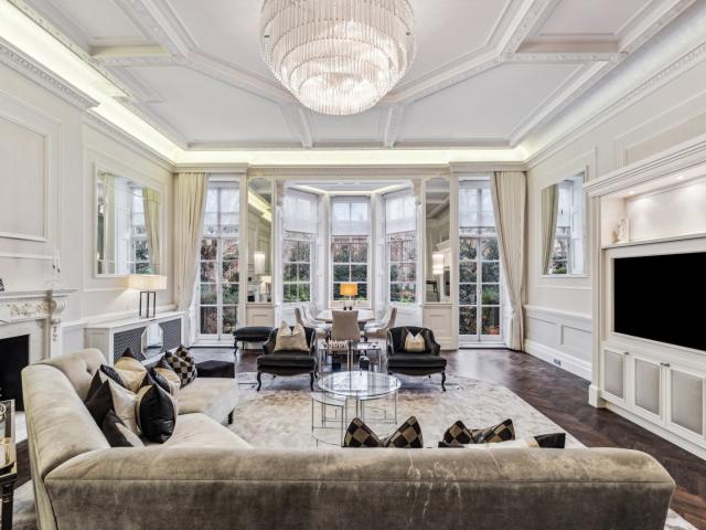 2 bedroom property in Cadogan Square, Knightsbridge, London, SW1X £20,000 pcm | Chestertons