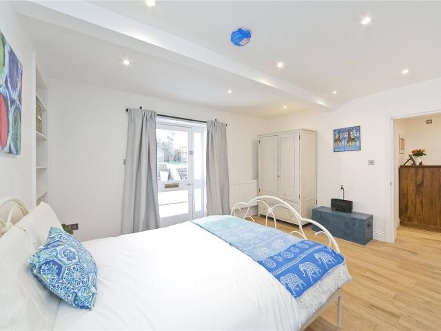 2 bedroom property in Camden Road, Camden, London, NW1 £2,850 pcm | Chestertons
