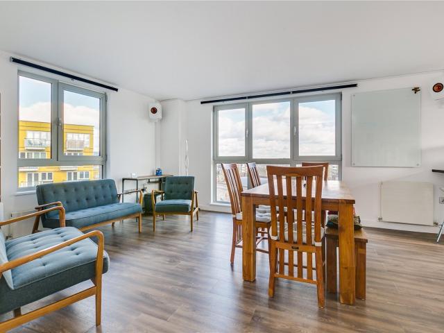 2 bedroom property in Carronade Court, Eden Grove, London, N7 £2,950 pcm | Chestertons