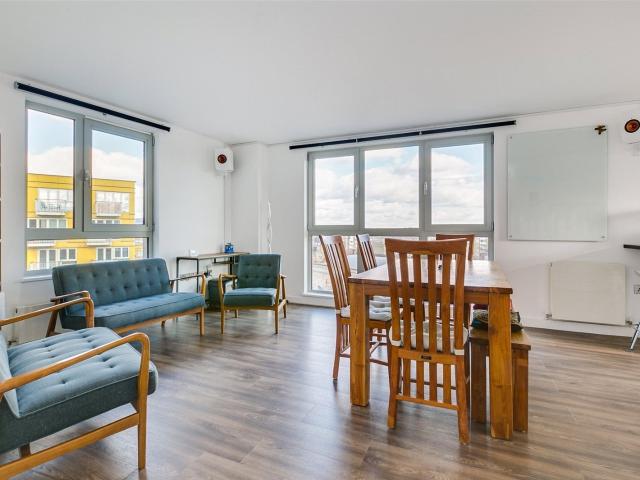 2 bedroom property in Carronade Court, Eden Grove, London, N7 £2,950 pcm | Chestertons