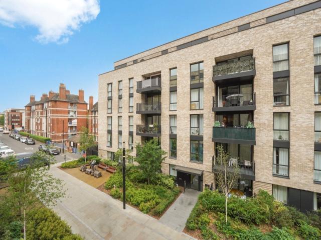 2 bedroom property in Carrick Yard, 3 Fisherton Street, London, NW8 £3,878 pcm | Chestertons