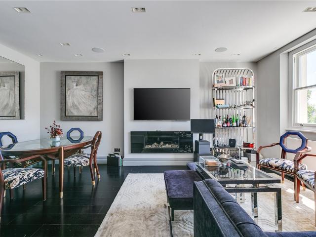 2 bedroom property in Chesham Place, Belgravia, London, SW1X £4,333 pcm | Chestertons
