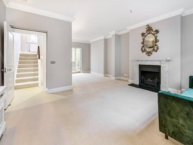 2 bedroom property in Chester Row, Belgravia, London, SW1W £2,076 pw | Chestertons