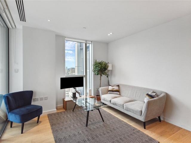 2 bedroom property in City Road, Shoreditch, London, EC1V £4,250 pcm | Chestertons