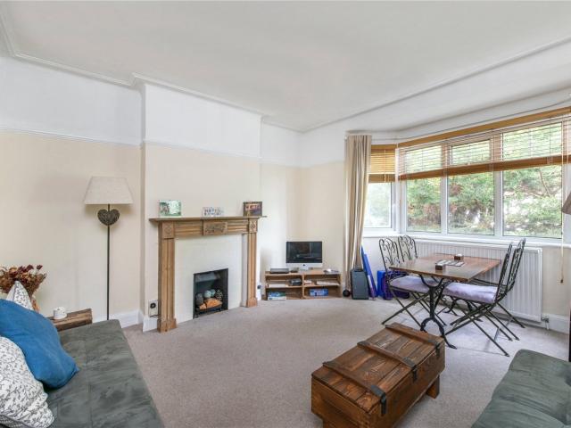 2 bedroom property in Clifford Avenue, East Sheen, London, SW14 £2,150 pcm | Chestertons