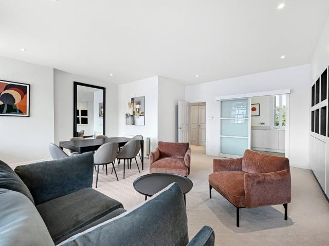 2 bedroom property in Cranley Gardens, South Kensington, London, SW7 £6,000 pcm | Chestertons