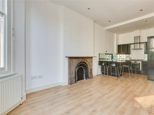 2 bedroom property in Swiss Cottage, London, NW3 £3,000 pcm | Chestertons