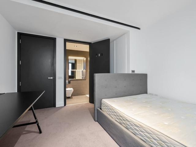 2 bedroom property in Amory Tower, 203 Marsh Wall, London, E14 £3,400 pcm | Chestertons