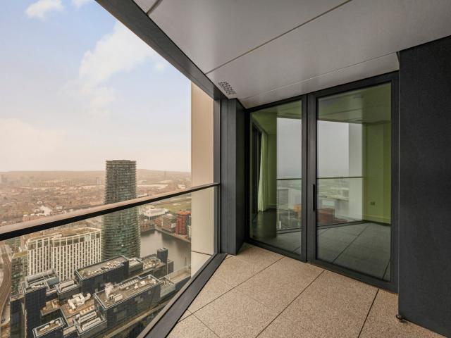 2 bedroom property in Amory Tower, 203 Marsh Wall, London, E14 £3,400 pcm | Chestertons
