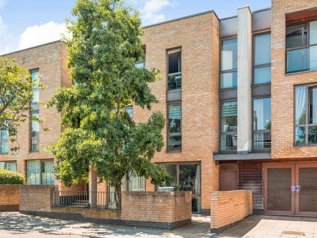 2 bedroom property in Annandale Road, London, SE10 £2,200 pcm | Chestertons