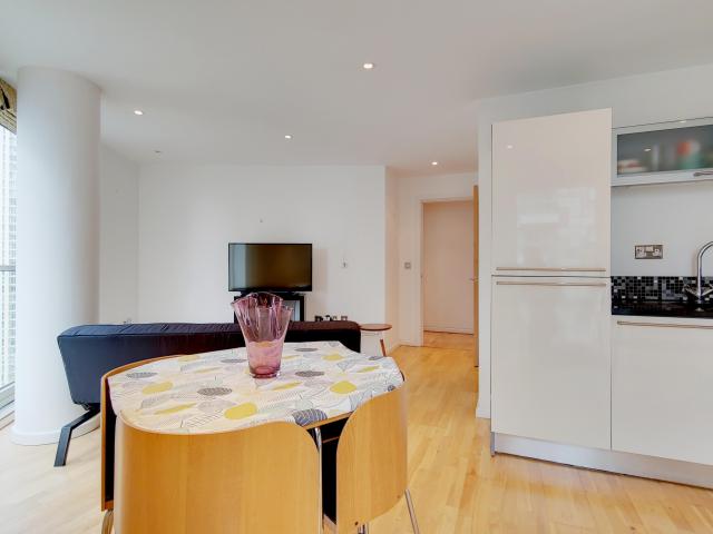 2 bedroom property in Ability Place, 37 Millharbour, London, E14 £2,750 pcm | Chestertons