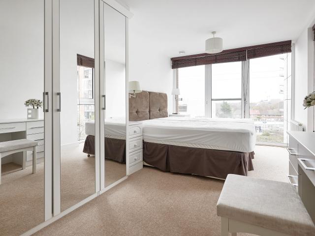 2 bedroom property in Alaska Apartments, 22 Western Gateway, London, E16 £2,500 pcm | Chestertons