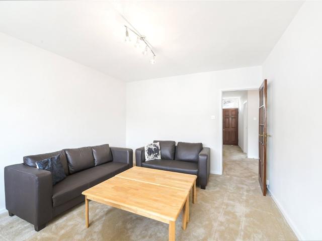 2 bedroom property in Aldwick Court, 18 24 Warwick Way, Pimlico, SW1V £2,500 pcm | Chestertons