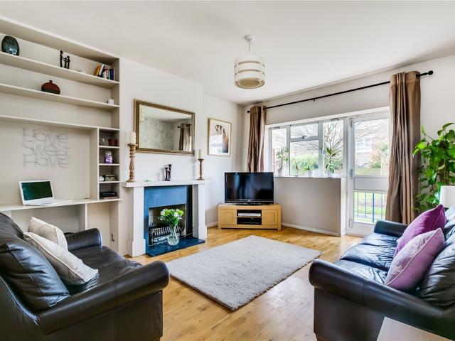 2 bedroom property in Alexander Court, Wandsworth Common West Side, London, SW18 £2,400 pcm | Chestertons