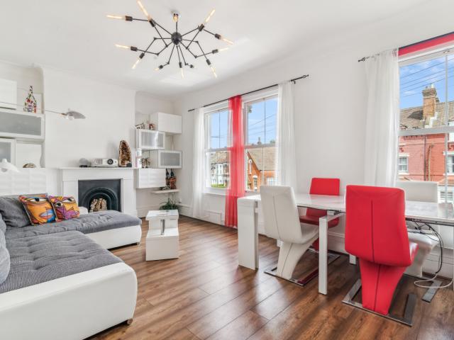2 bedroom property in Alexandra Road, London, N8 £2,600 pcm | Chestertons
