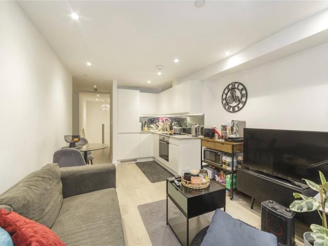 2 bedroom property in Apex Court, 47 Grange Walk, London, SE1 £2,200 pcm | Chestertons