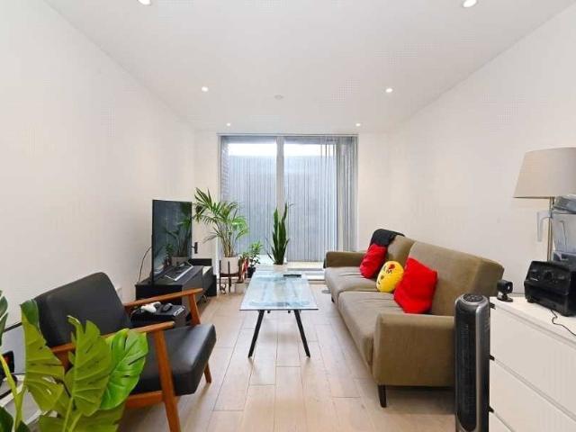 2 bedroom property in Apex Court, 47 Grange Walk, London, SE1 £2,650 pcm | Chestertons