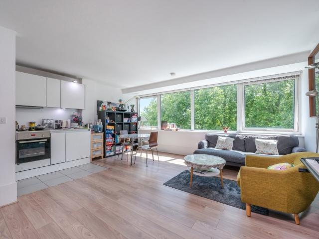 2 bedroom property in Aragon Tower, George Beard Road, London, SE8 £2,100 pcm | Chestertons