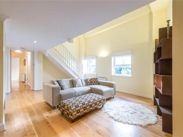 2 bedroom property in Aria House, 5 15 Newton Street, London, WC2B £4,000 pcm | Chestertons