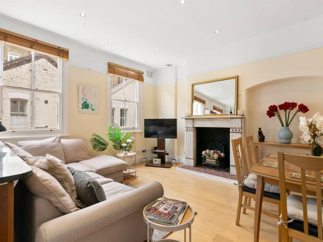 2 bedroom property in Astwood Mews, South Kensington, London, SW7 £4,000 pcm | Chestertons