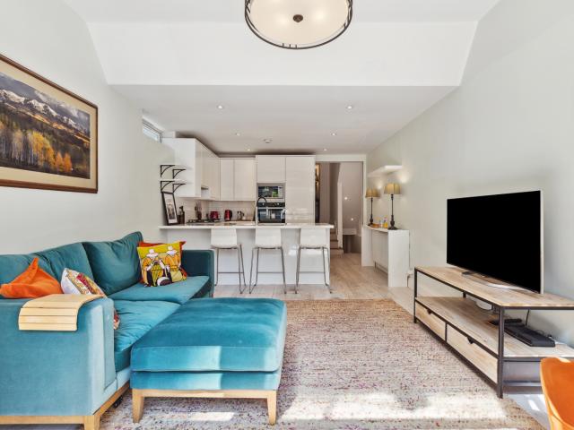 2 bedroom property in Battersea Park Road, London, SW11 £3,300 pcm | Chestertons