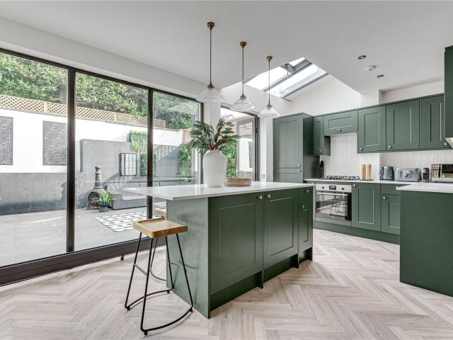 2 bedroom property in Beauchamp Road, London, SW11 £4,750 pcm | Chestertons