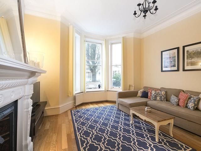 2 bedroom property in Belgrave Mansions, Belgrave Gardens, London, NW8 £2,750 pcm | Chestertons