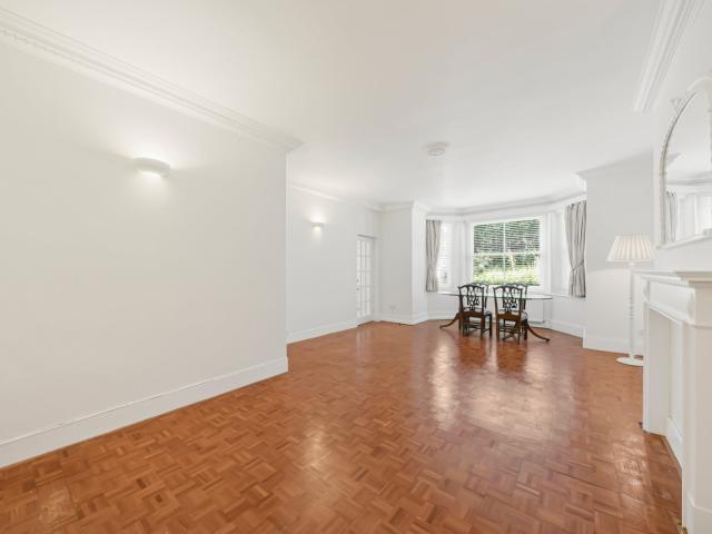 2 bedroom property in Belsize Park Gardens, London, NW3 £3,000 pcm | Chestertons