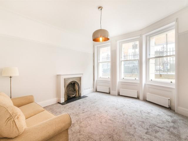 2 bedroom property in Bloomsbury, London, WC1E £2,816 pcm | Chestertons