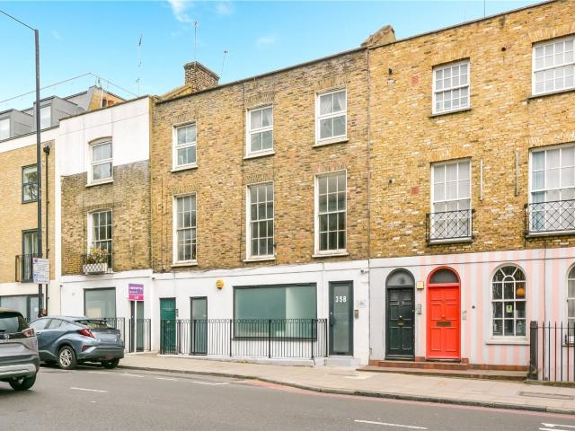 2 bedroom property in Goswell Road, Angel, Islington, London, EC1V £2,500 pcm | Chestertons