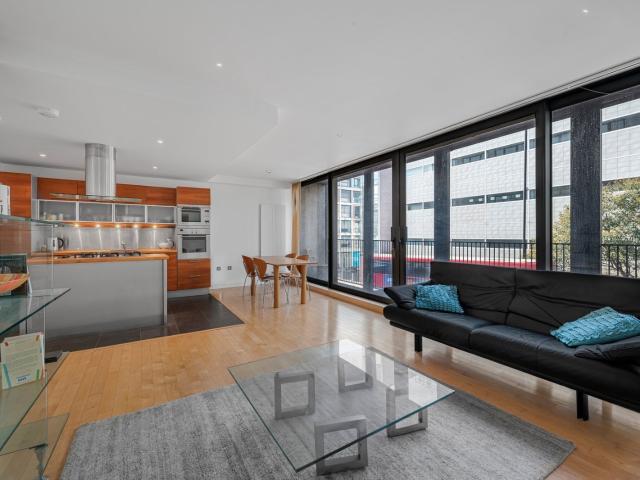 2 bedroom property in Goswell Road, Islington, London, EC1V £4,250 pcm | Chestertons