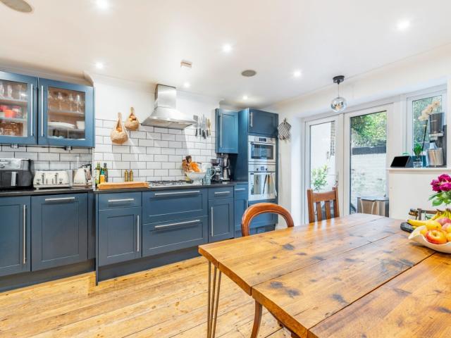 2 bedroom property in Gaisford Street, London, NW5 £3,250 pcm | Chestertons