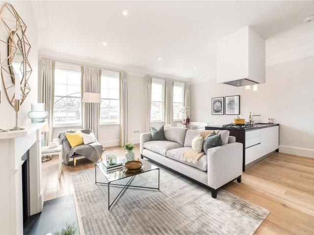 2 bedroom property in Green Street, Mayfair, London, W1K £6,000 pcm | Chestertons
