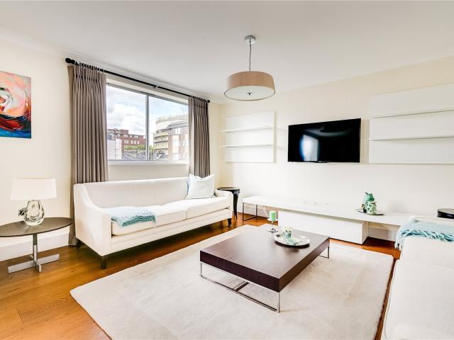 2 bedroom property in Greville House, Kinnerton Street, Knightsbridge, London, SW1X £6,500 pcm | Chestertons